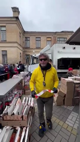 HopeFull serves huge crowds in Ukraine with a hot meal. David Fox-Pitt ...