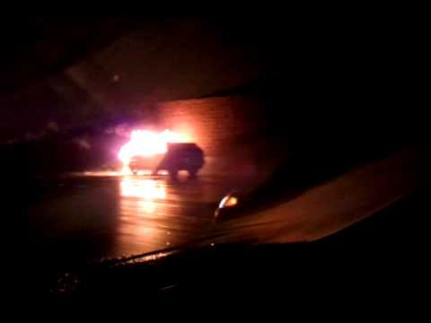 BMW X5 catches fire and explodes on 405 freeway in the rain - YouTube