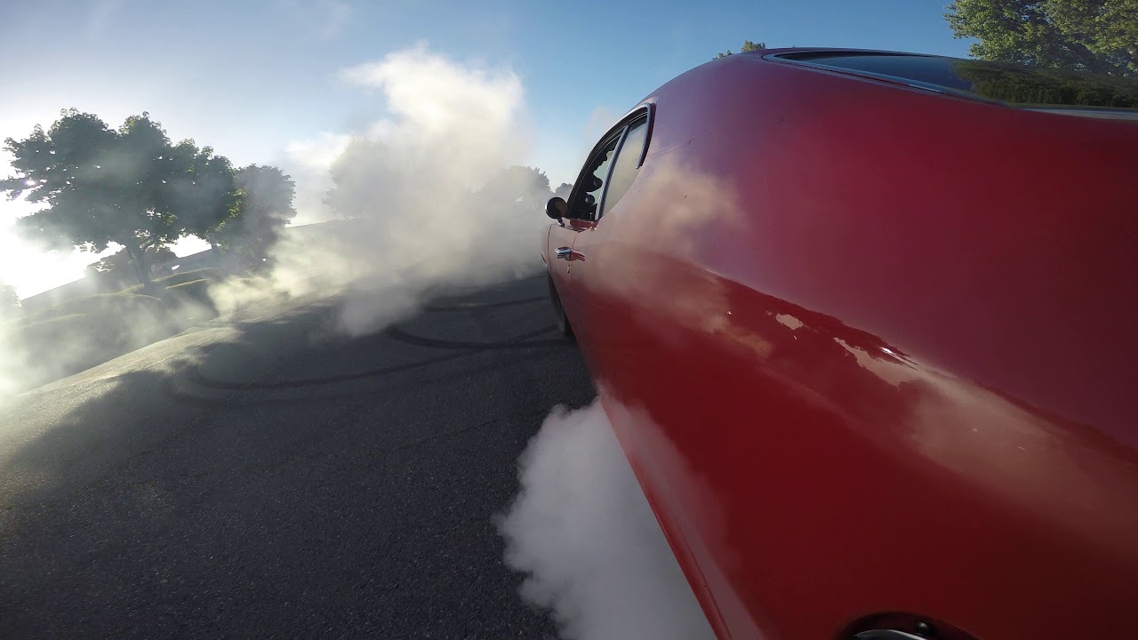 6.4 hemi duster burnout - YouTube