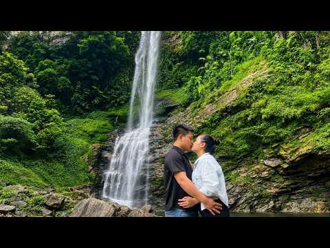 Amidst the mysterious beauty, CEO John and Tieu Hoa discover unexpected things.Tieu Hoa.