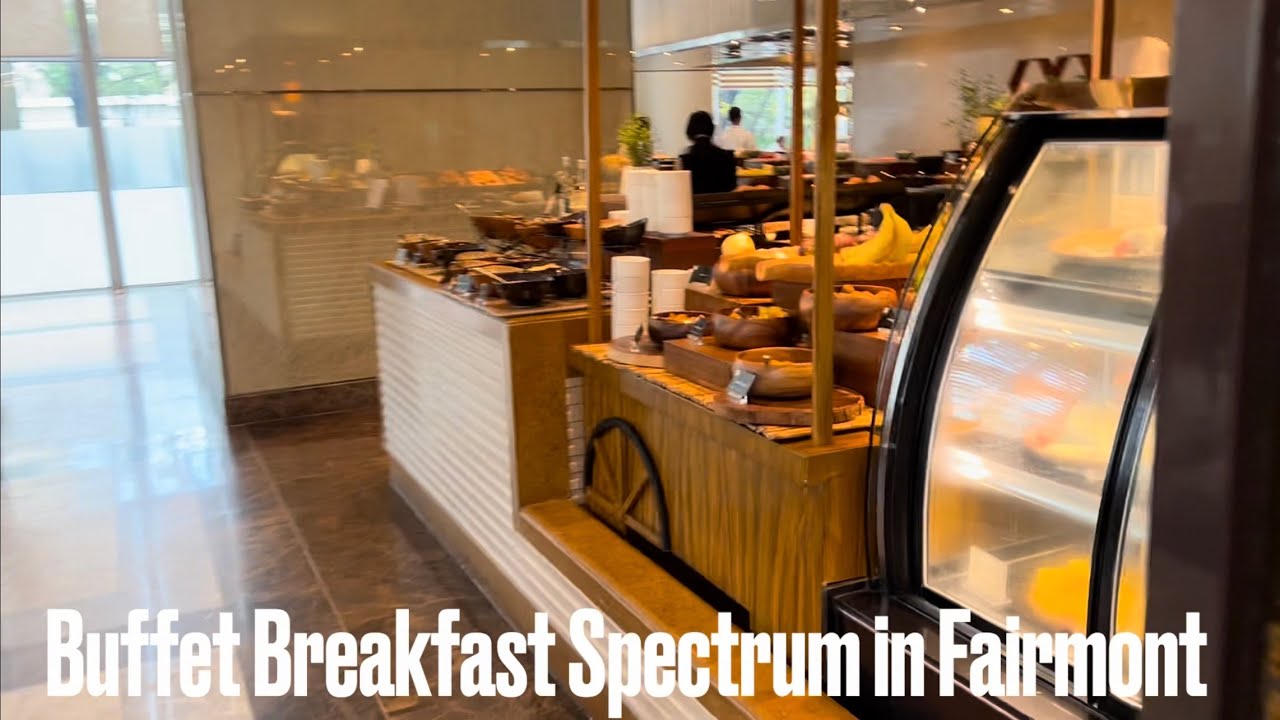 Fairmont Hotel Spectrum Restaurant vs Gold Lounge buffet breakfast ...