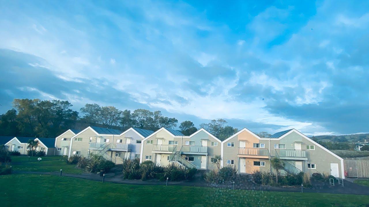 WESTERN LAKE CHALET ROOM TOUR AT BUTLINS MINEHEAD - YouTube
