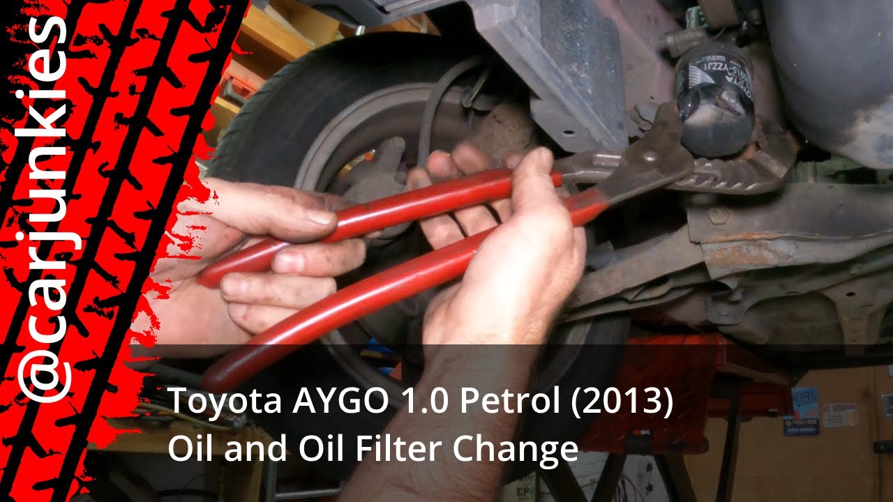 Toyota AYGO 1.0 Petrol (2013) - Oil and Oil Filter Change - YouTube