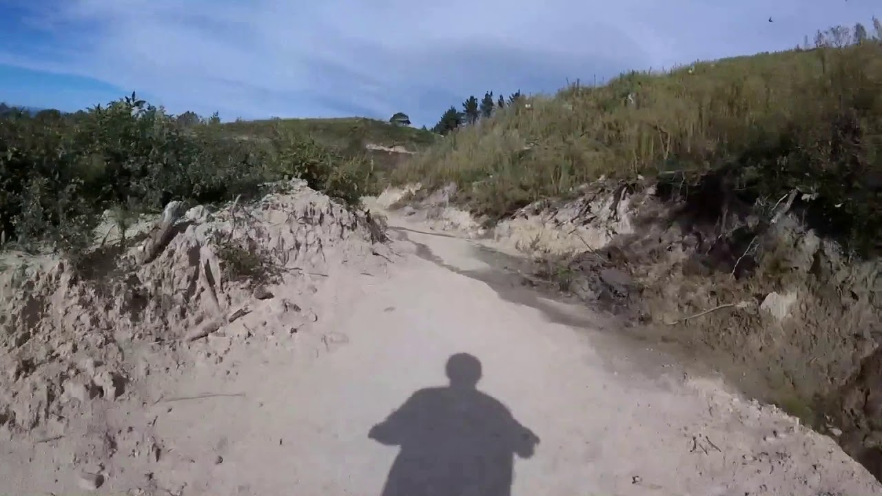 MOUNTAIN BIKING / PAN-PAC-ESKDALE-NAPIER-NEW-ZEALAND: TOP 2 BOTTOM ...