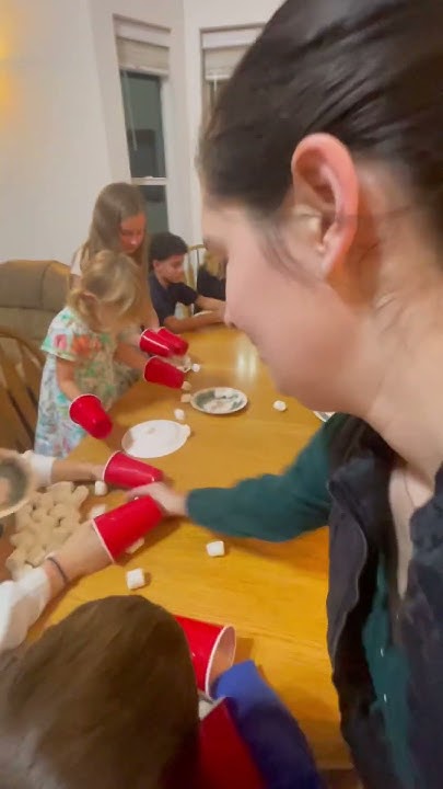 Hungry reindeer Christmas game - YouTube