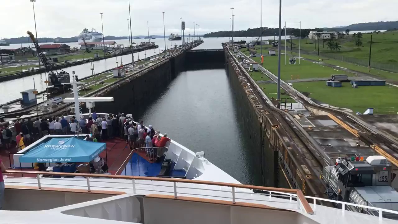 Panama Canal time lapse of the Gatun locks part 2 - YouTube