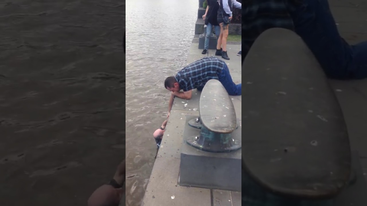 DRUNK GUY FALLS IN THE YARRA RIVER 8AM SUNDAY MORNING - YouTube