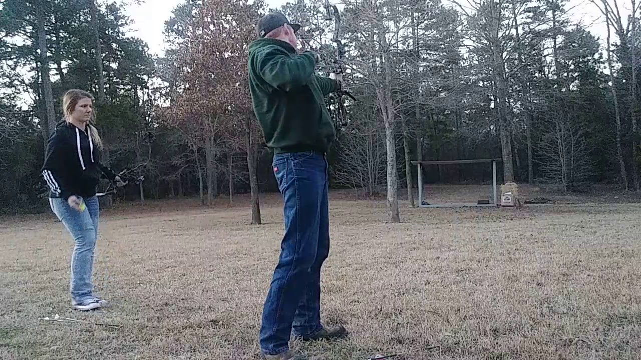 Shooting bows Browning micro adrenalin and mathews reezen - YouTube