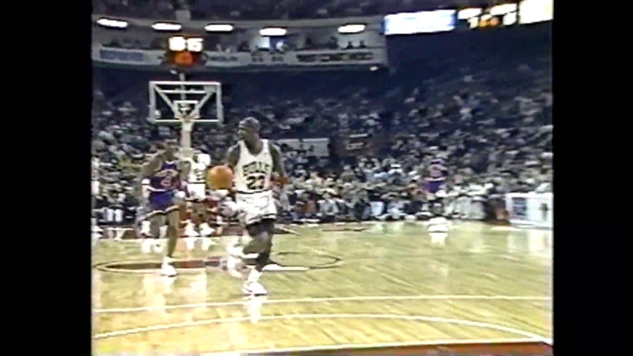MICHAEL JORDAN Fastbreak Dunk Knicks @ Bulls 1-21-90 - YouTube