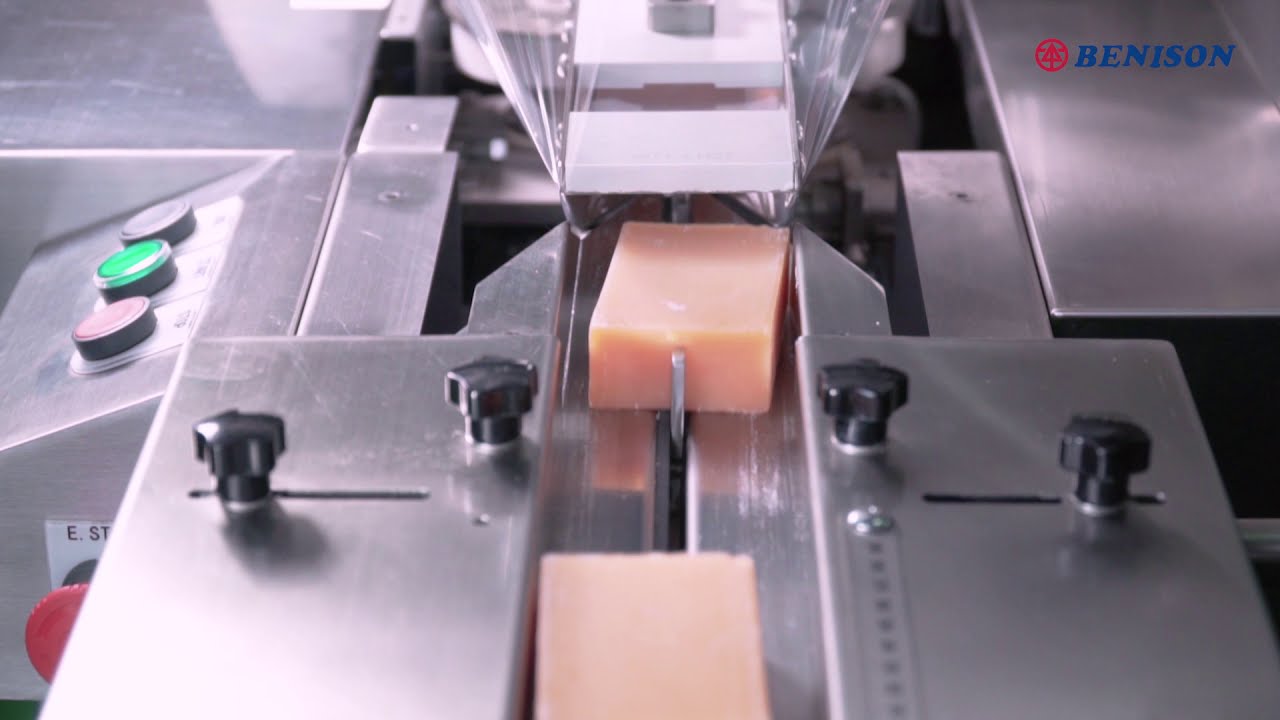 Mini-Type Horizontal Flow Wrapper, PSA 200W (Shrinkable Model) - YouTube