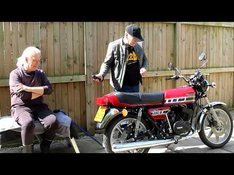 Yamaha RD250D First Start - YouTube