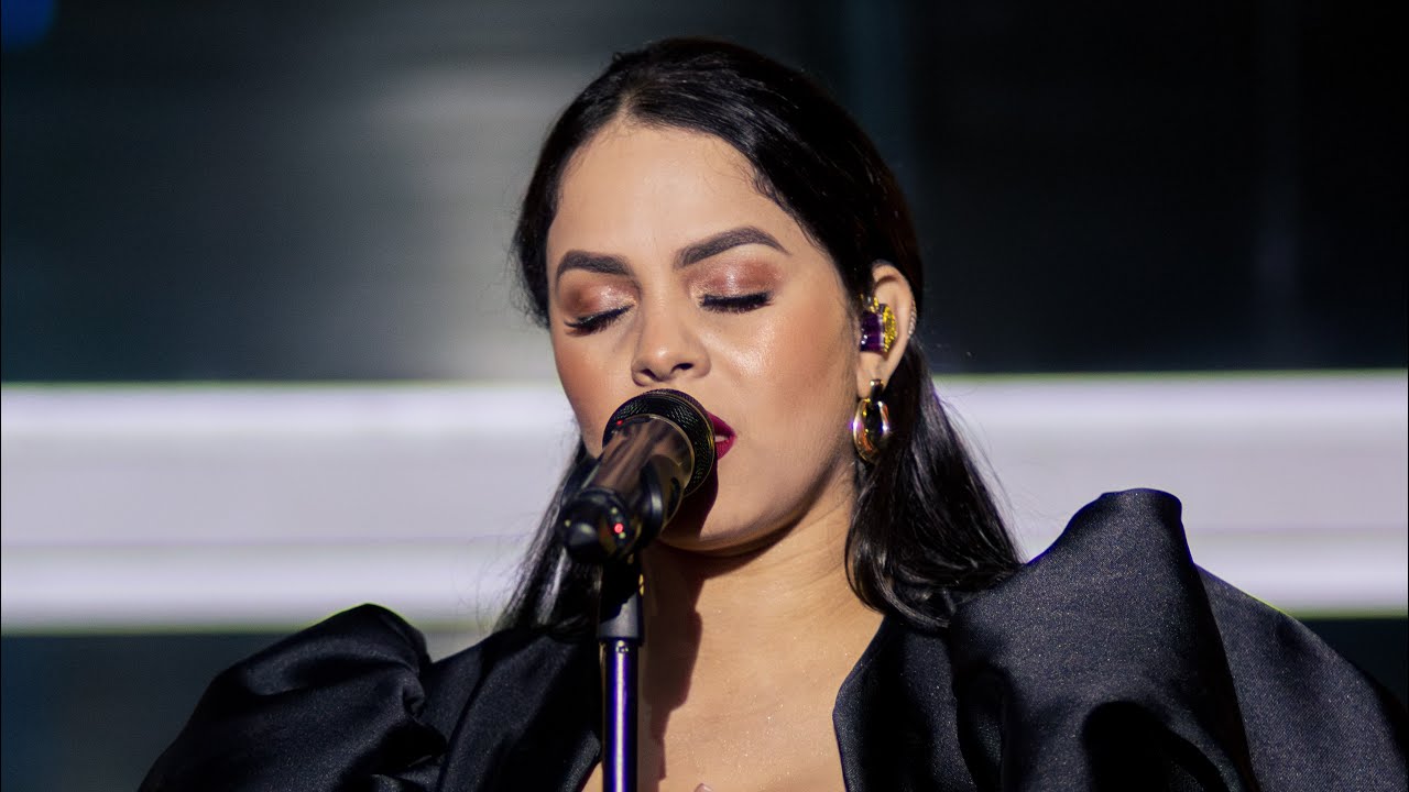 “Bésame mucho” (cover) Rose Mateo junto a la Orquesta Metropolitana de ...