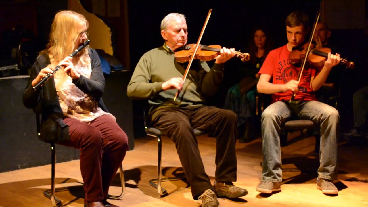 Connie O'Connell, Eibhlín de Paor & Darragh Curtin - YouTube