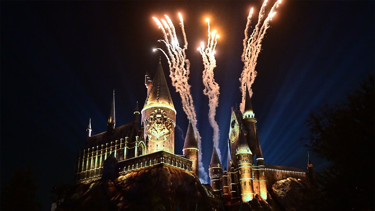 Sorting Hat Light Show at Hogwarts Castle, Universal Studios Hollywood ...