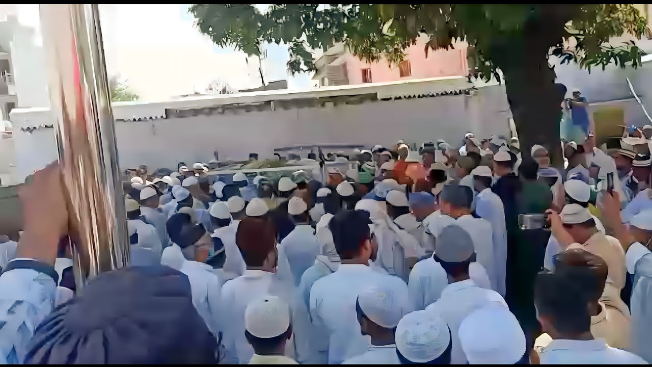 Hafiz Sahab Ke Mazar ke paas ki video#islamicquotes #religion - YouTube
