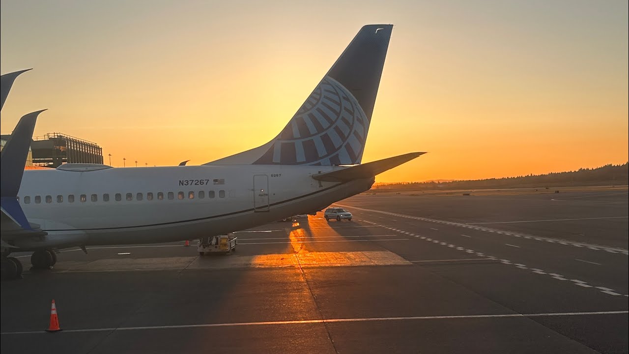 My Flight to Portland from Denver - YouTube