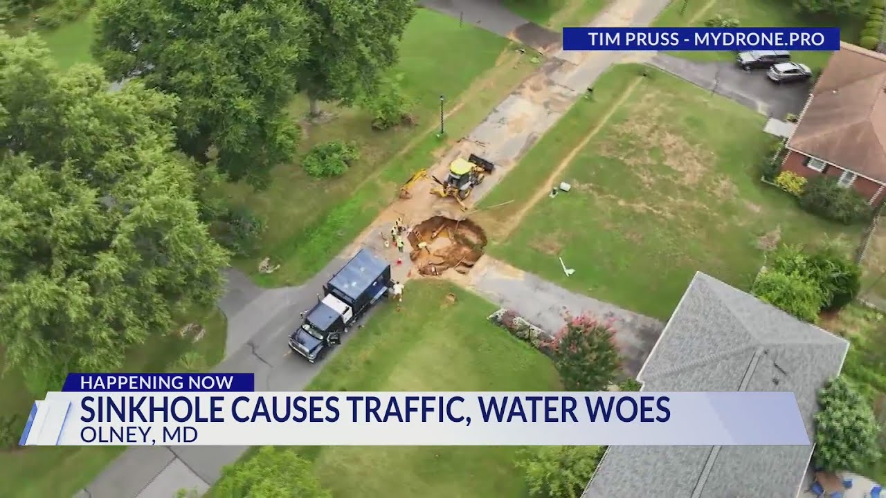 Large main break leaves residents in Olney without water - YouTube