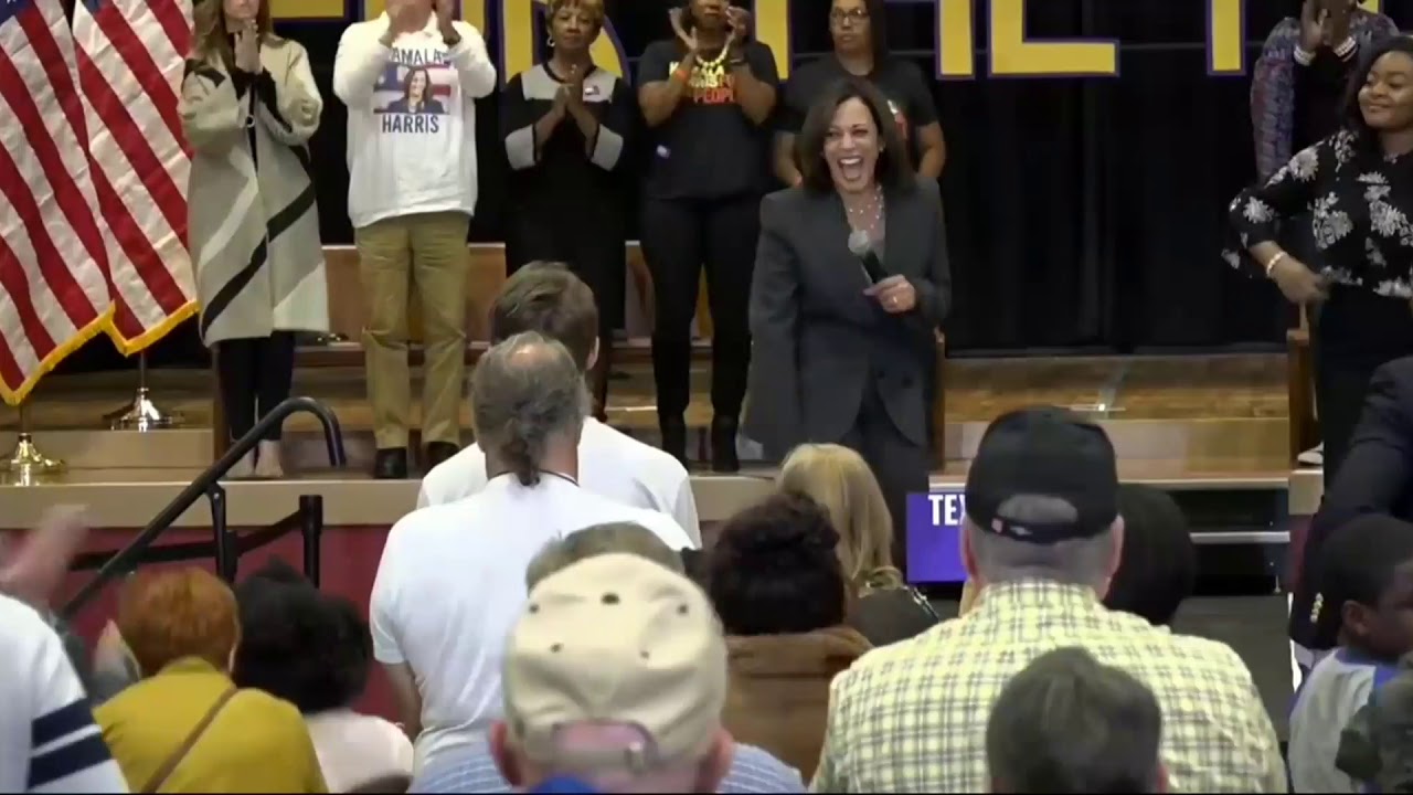 Kamala Harris Motions The Crowd To Give Her A Standing Ovation - YouTube