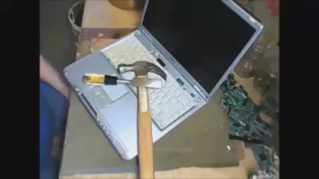 Scrapping a laptop for gold & silver scrap - YouTube