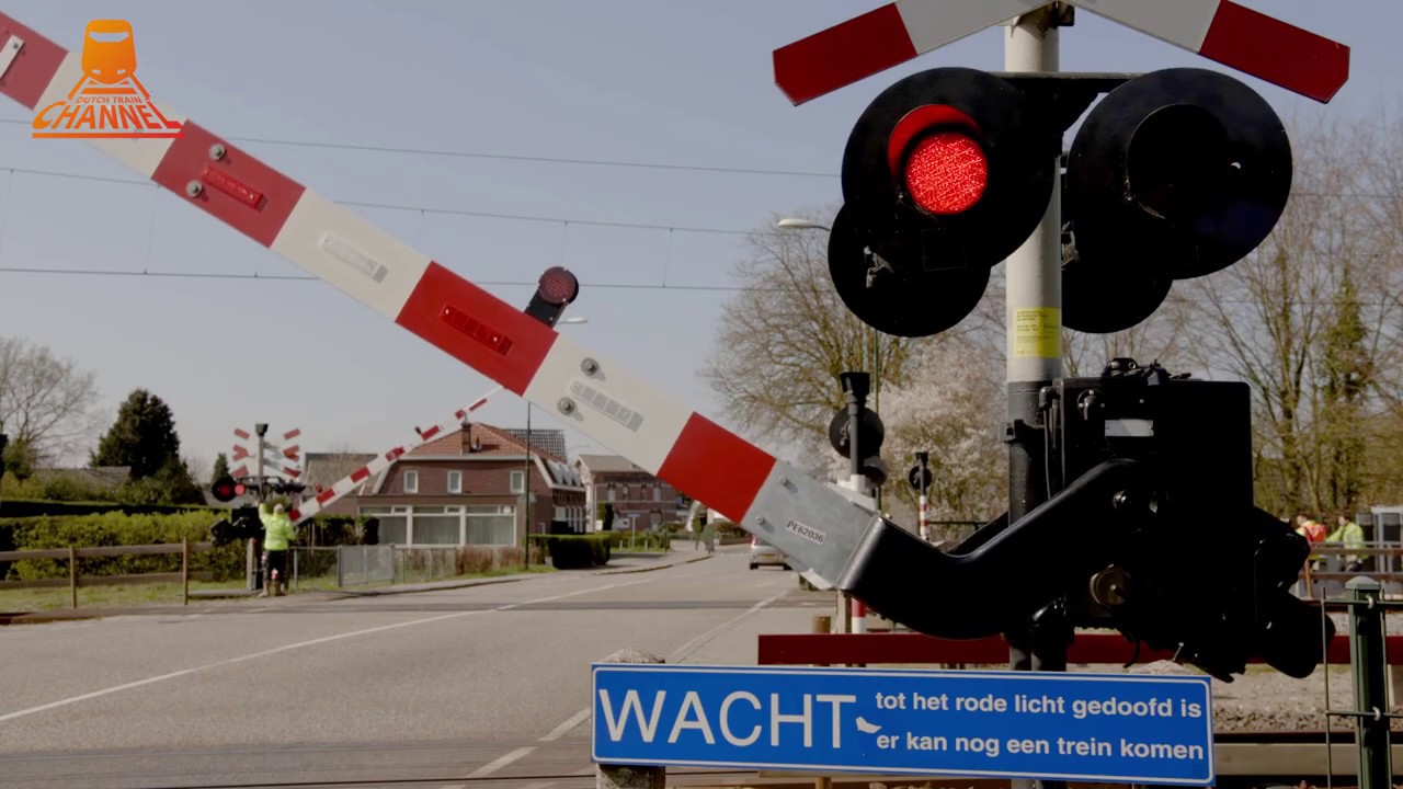 DUTCH RAILROAD CROSSING - Maarheeze - Stationsstraat - YouTube