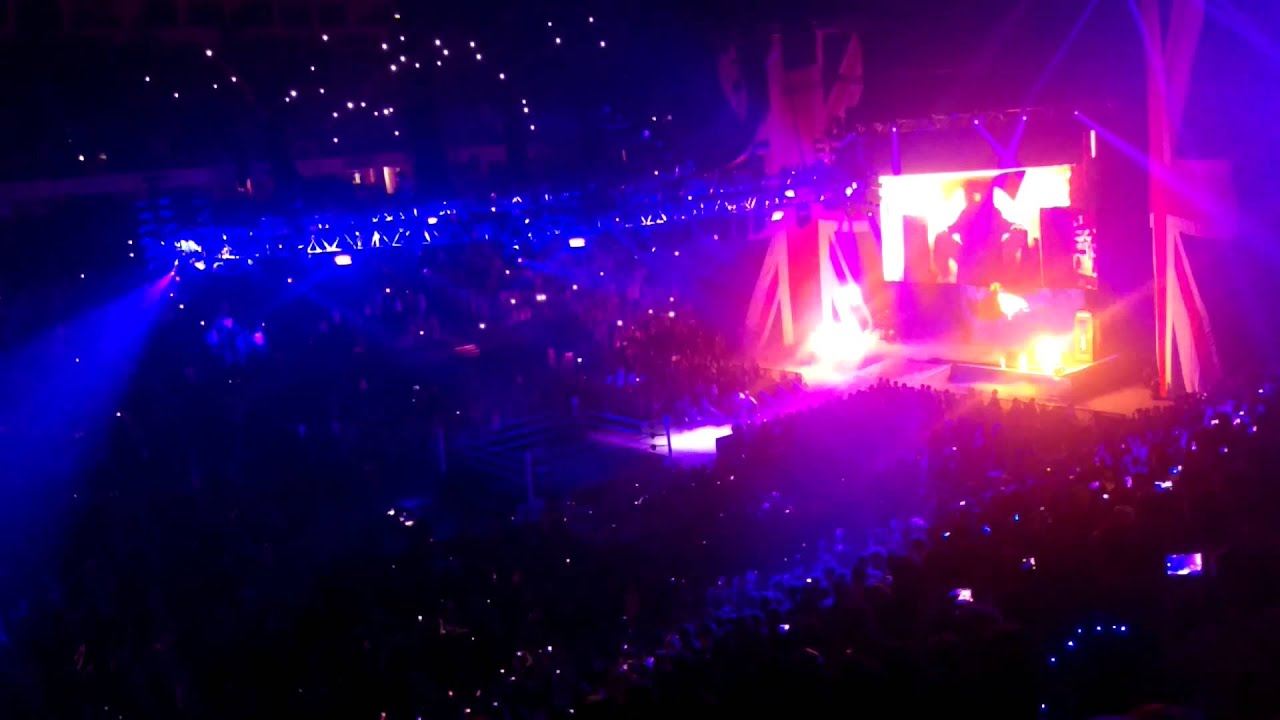 The Undertaker & Kane WWE Raw Live TV Show @ Manchester Arena November ...