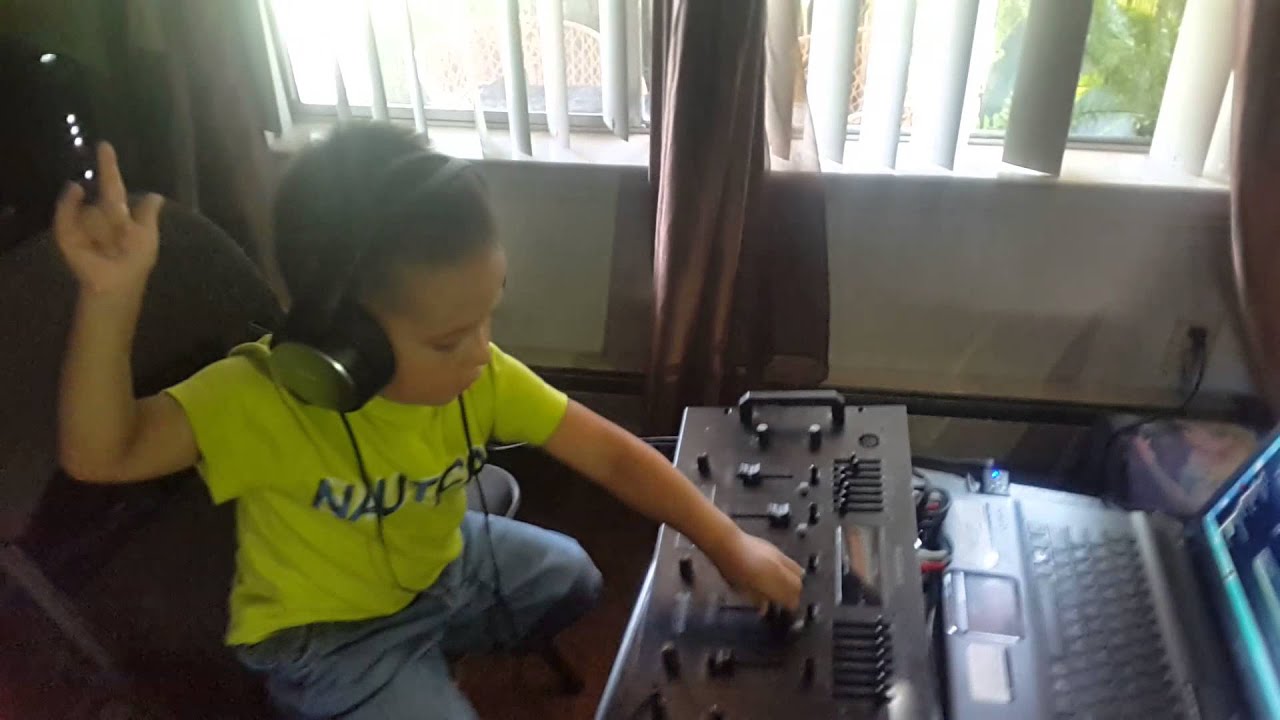 Dj little boy - YouTube