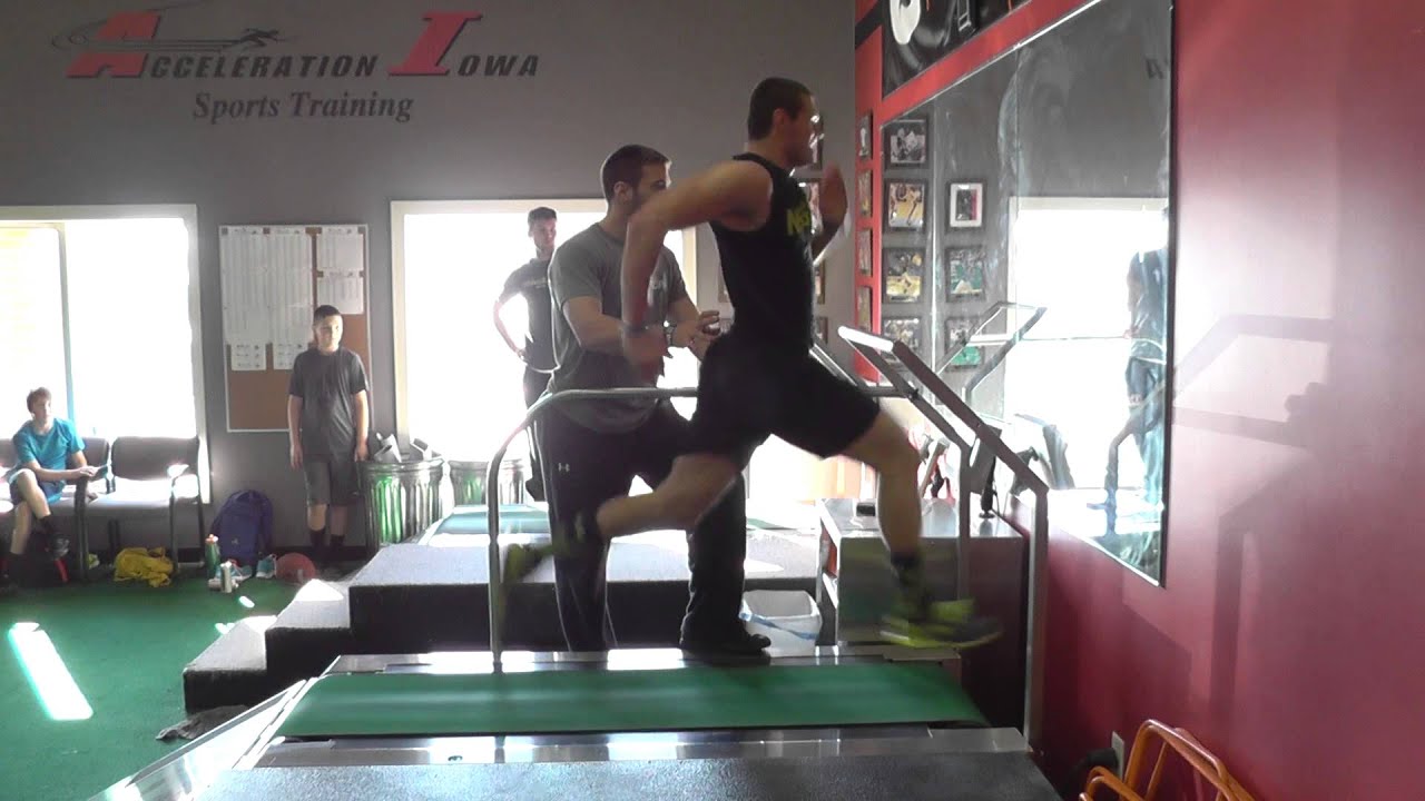 200 lb. RB Running 25 MPH (Acceleration Iowa All-Time Record) - YouTube