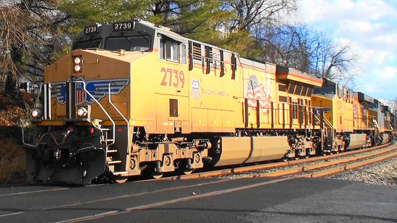 Pair of Union Pacific Engines on CSX Train in Maryland - YouTube