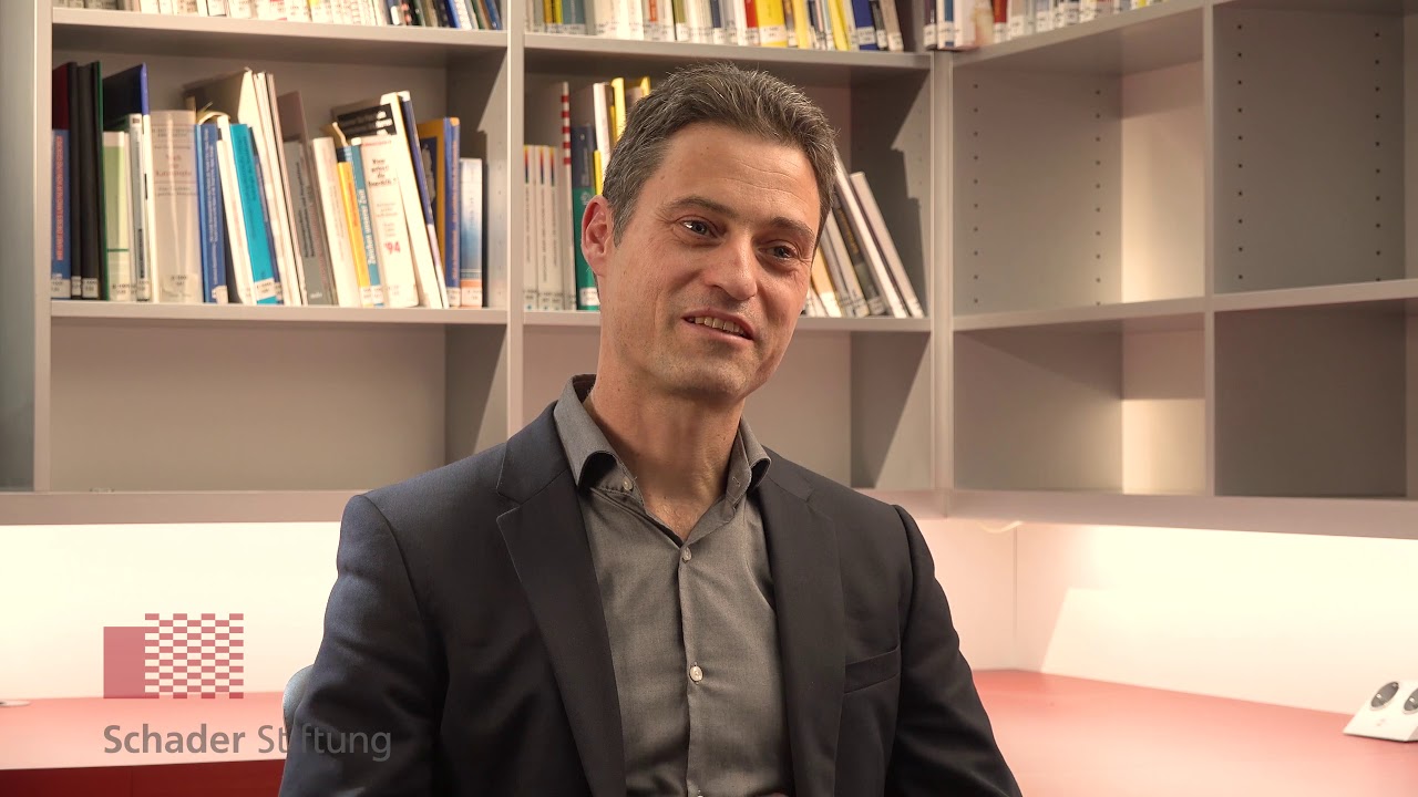 Dr. Meron Mendel – Raus aus der Komfortzone! - YouTube