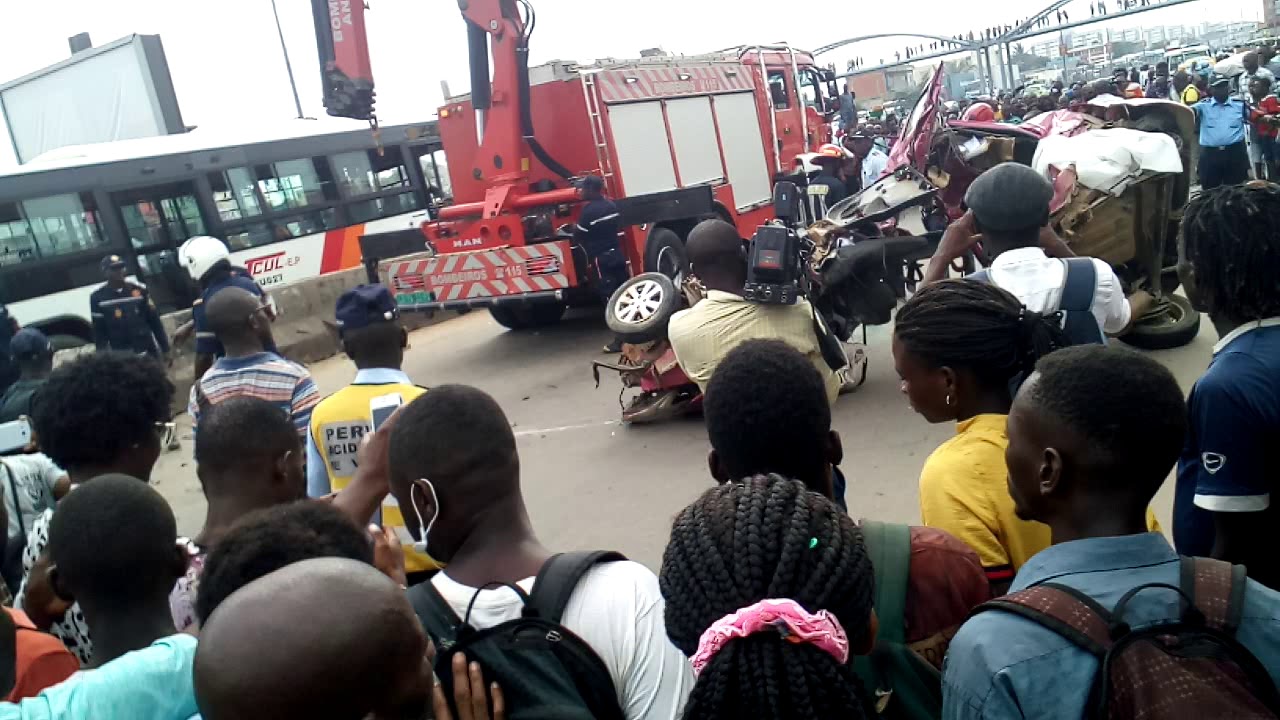 Acidente em Angola, Luanda-Estrada de Catete, 2 mortos esmiuçados e um ...