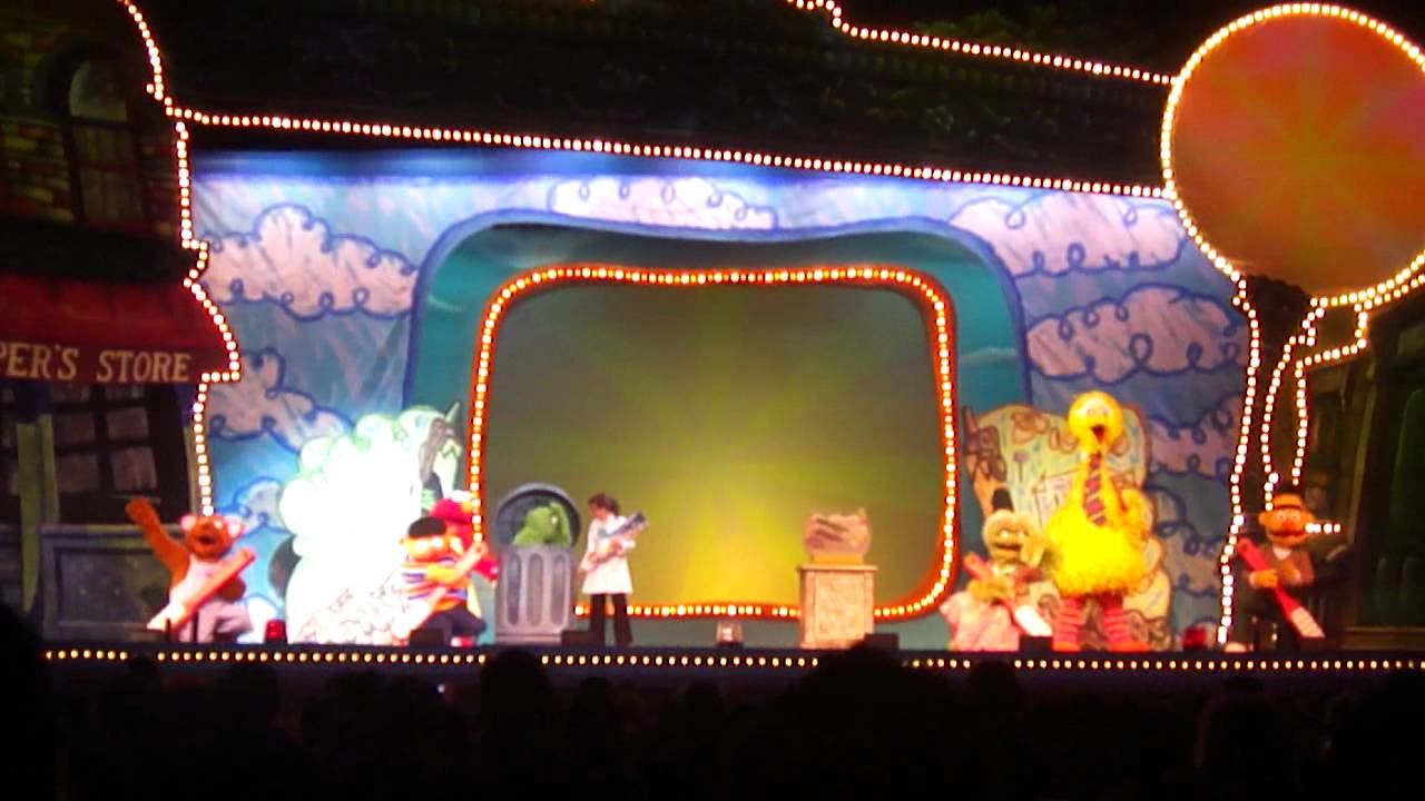 Elmo's Superheroes / El Mundo de Oscar y Elmo ; Pasta Dental - YouTube