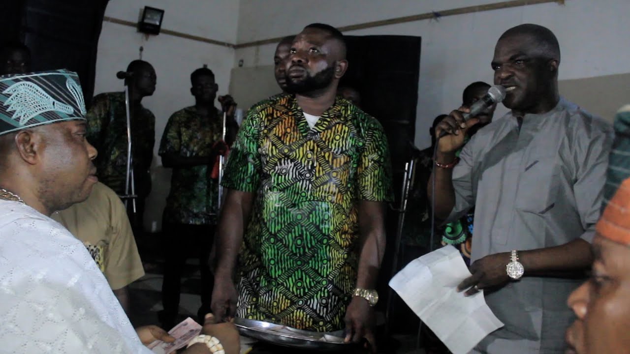 TOO MUCH MONEY: SEE HOW OBA OF IFO SPLASH MONEY ON PK1ST OBESERE - YouTube