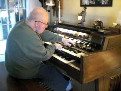 Mike Reed plays "Girl from Ipanema" on his Hammond Organ - YouTube