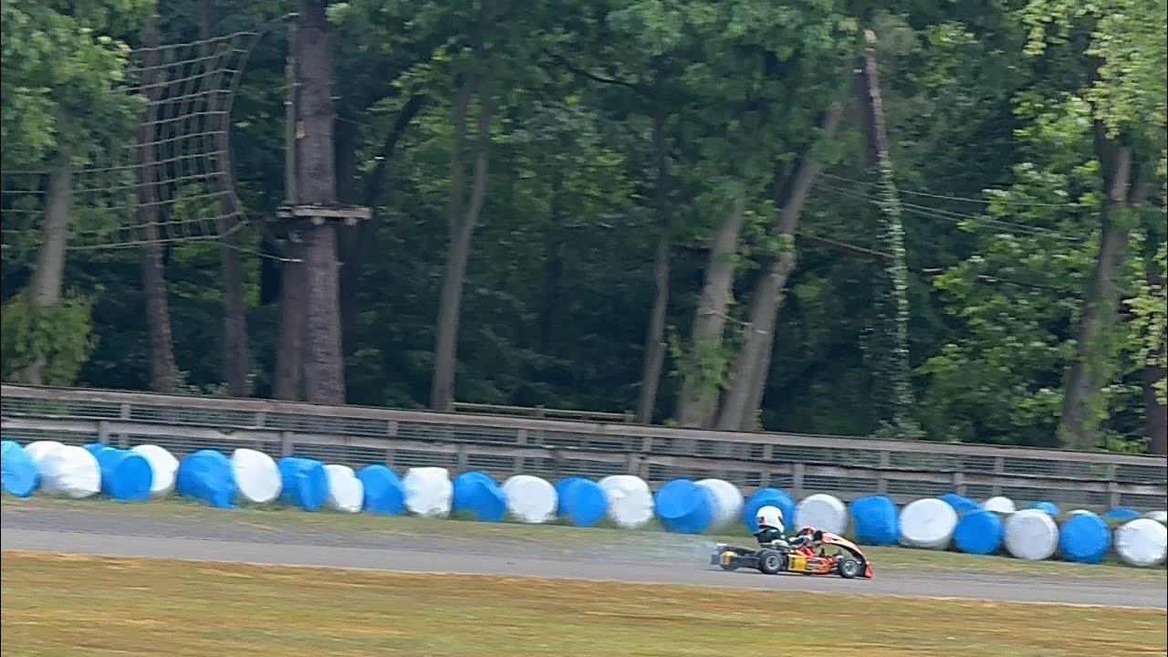 Arthur-Ray-Karting rainy dag training - YouTube