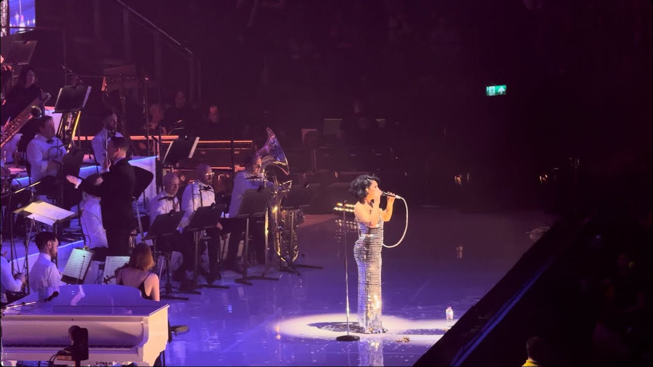 Worth It. | Raye | The O2 - YouTube