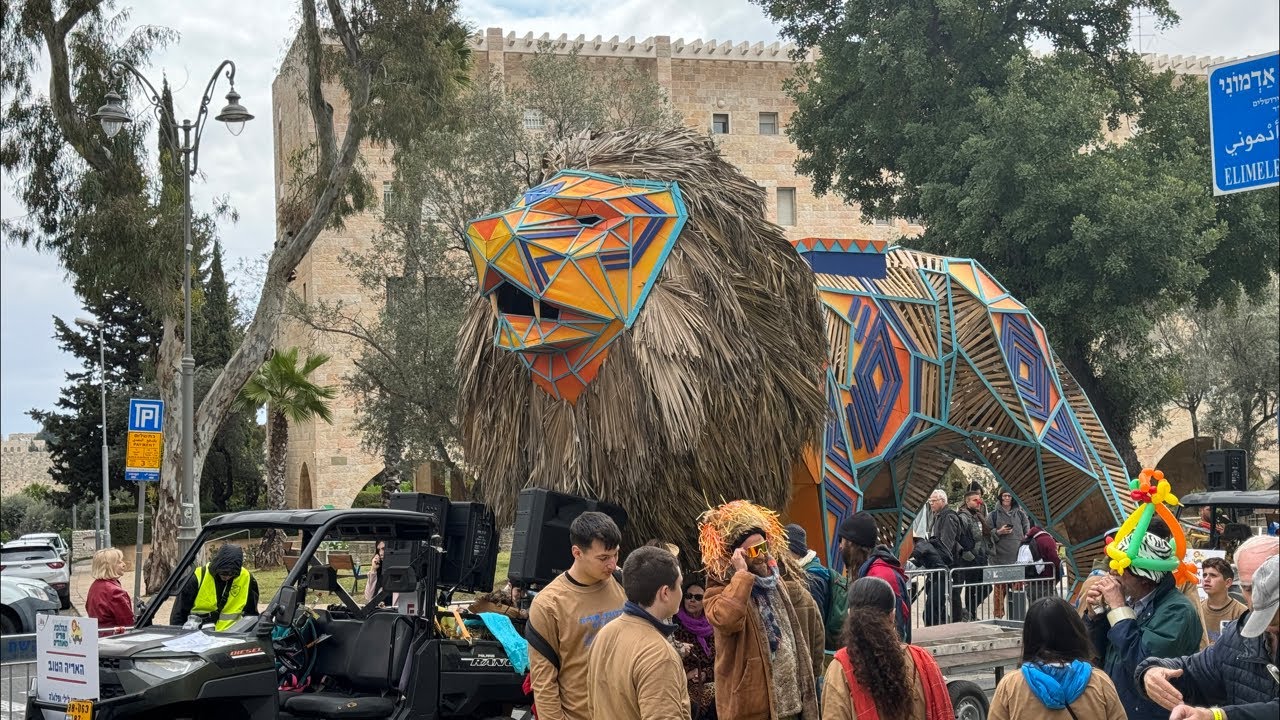 Purim Parade in Jerusalem - YouTube