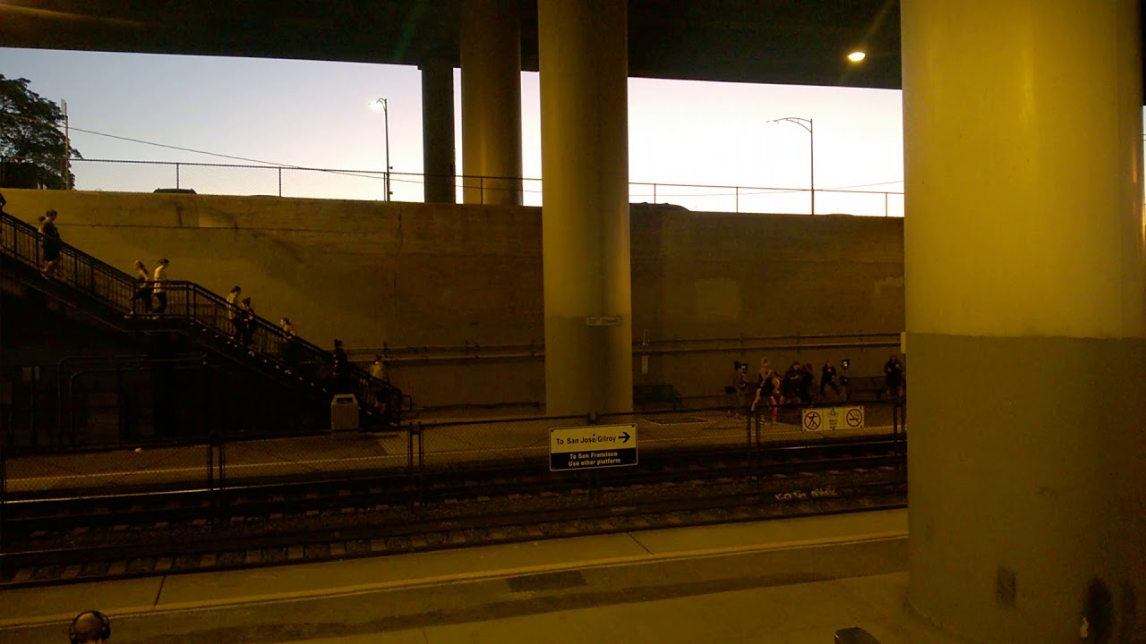 San Francisco. 22nd St. Caltrain Station. 6:40 a.m. - YouTube