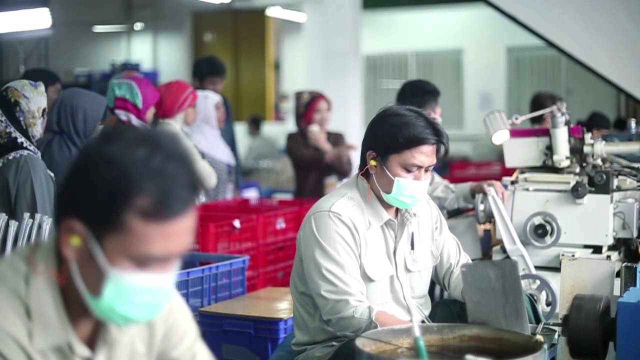 PT IWAKI GLASS Indonesia Factory Tour 2015 - YouTube