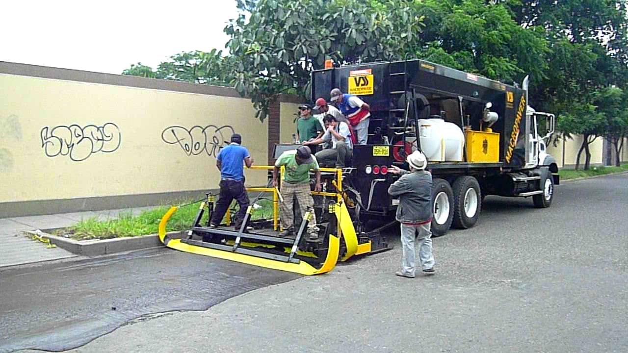 MAQUINA DE MICROPAVIMENTOS MACROPAVER - INTERMAQ - YouTube