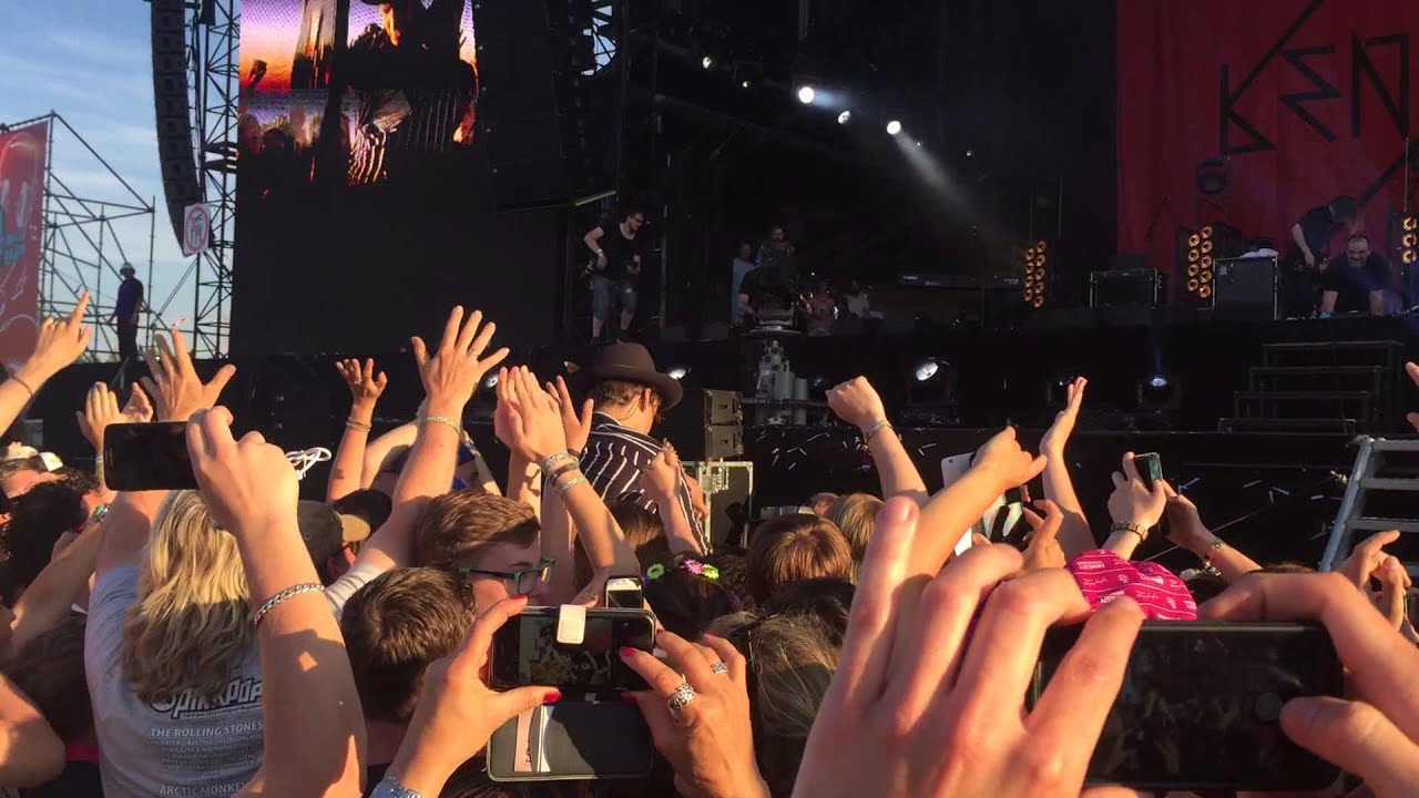 Pinkpop 2015 Kensington Eloi Youssef Crowd Surfing - YouTube