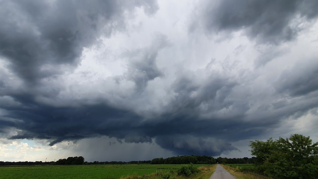Low-Topped Supercell 03 07 2022 - YouTube