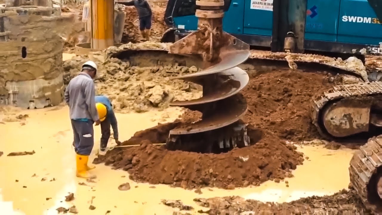 Modern Bored Pile Construction Machines Technology Extreme and ...
