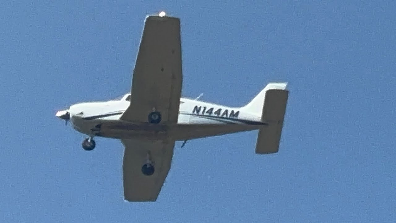 Piper PA-28-181 (N144AM) Overhead Touch and Go at Brookhaven Calabro ...