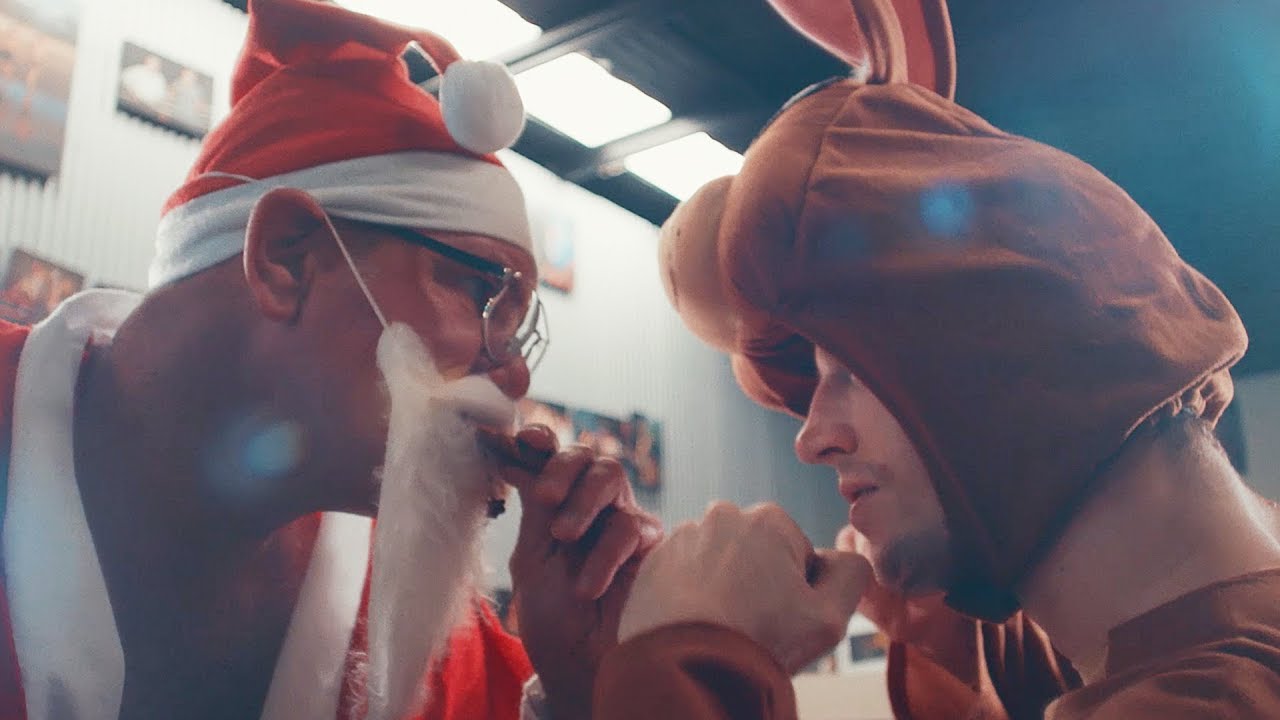BOXING RAY DEALS | RAYROO VS SANTA | The Fight of the Century - YouTube