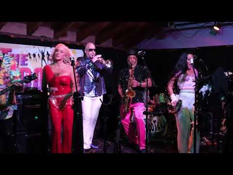 I Got My Mind Made Up performed by The Discoteks at Havanas