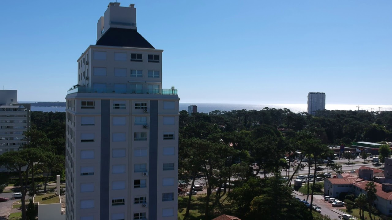 Puntadeleste pantalla 2019 Edificio 12 Lunas - Punta del Este - YouTube