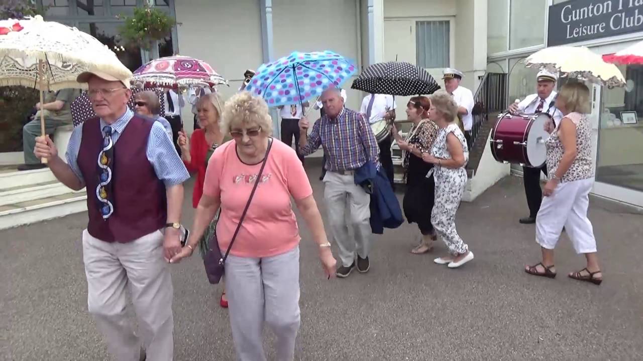 BROLLY PARADE AT GUNTON HALL JAZZ FESTIVAL SEPTEMBER 2016 - YouTube