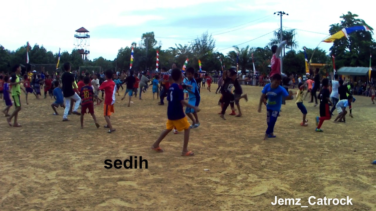 RUSUH ! sepak bola 17an antar rt - YouTube
