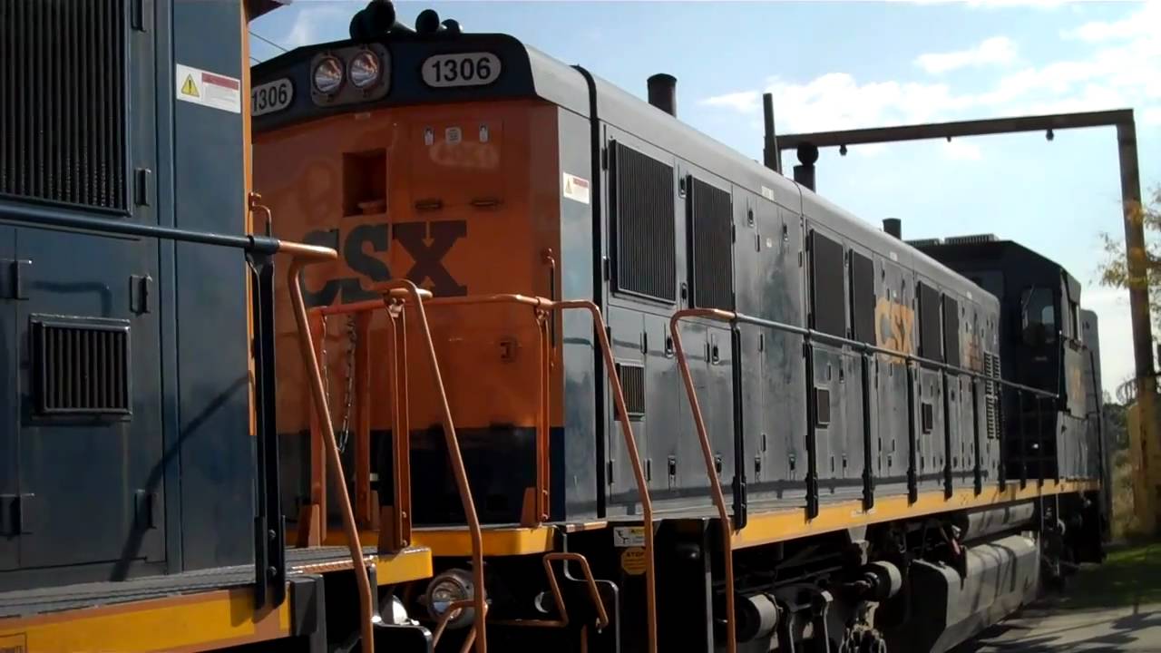 CSX GenSet 2 Locomotive No. 1304 & 1306 Hunt's Point Market with ...