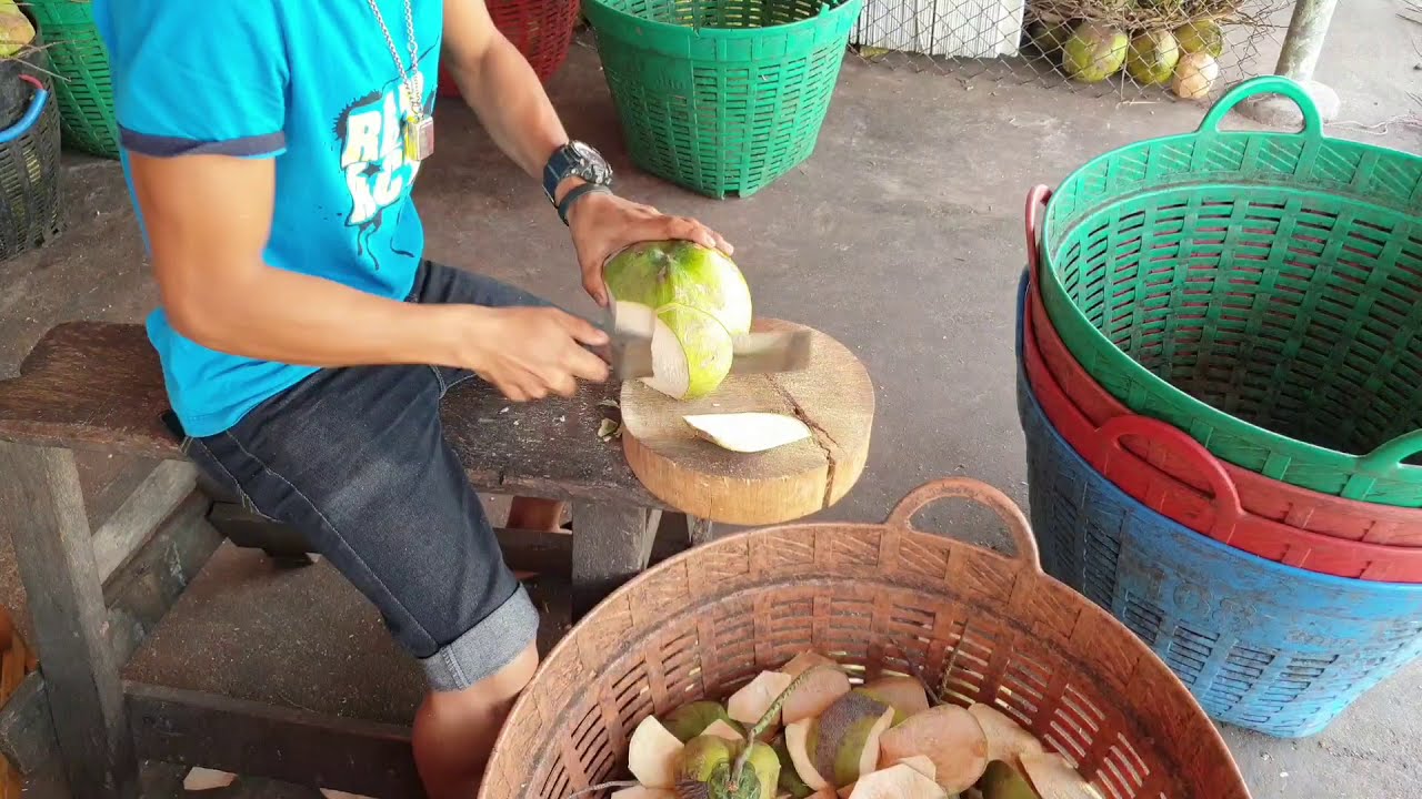 Coconut cutting skill -Thailand /Strange coconut peeling/ทักษะการปอก ...